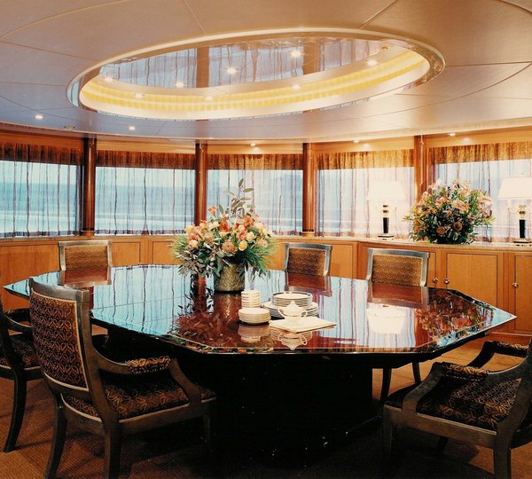 Yacht GALLANT LADY, Feadship | CHARTERWORLD Luxury Superyacht Charters